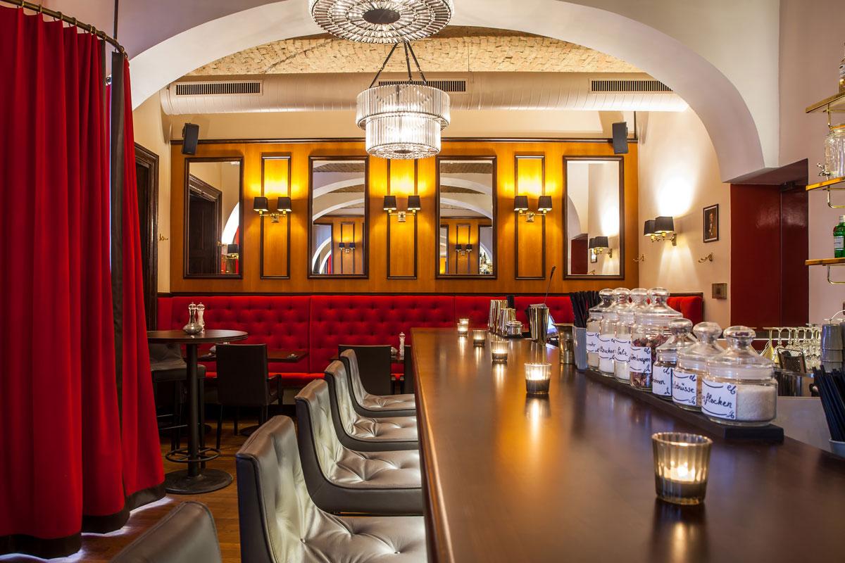 Brüder-Paar serviert Burger und Retro-Cocktails | Kurier