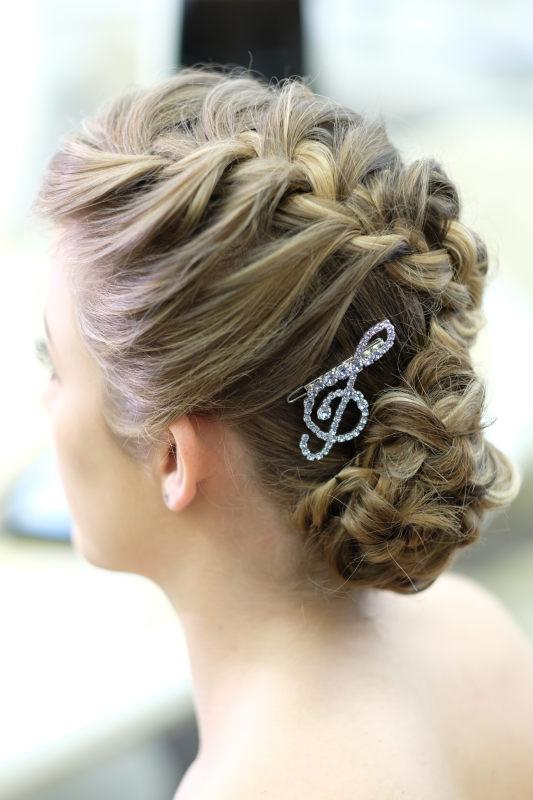 So sieht heuer die optimale Ballfrisur aus | Kurier