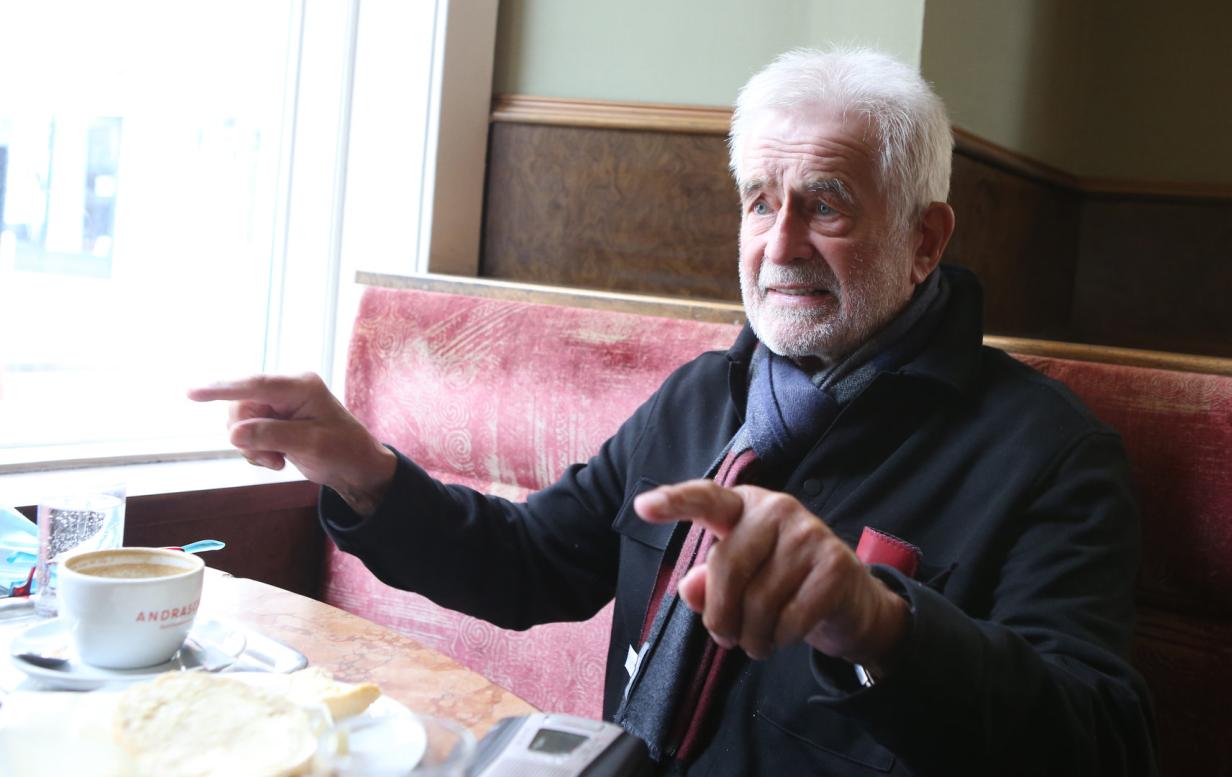 Schauspieler Frank Hoffmann: "Da gingen die Bomben auf uns nieder" | Kurier