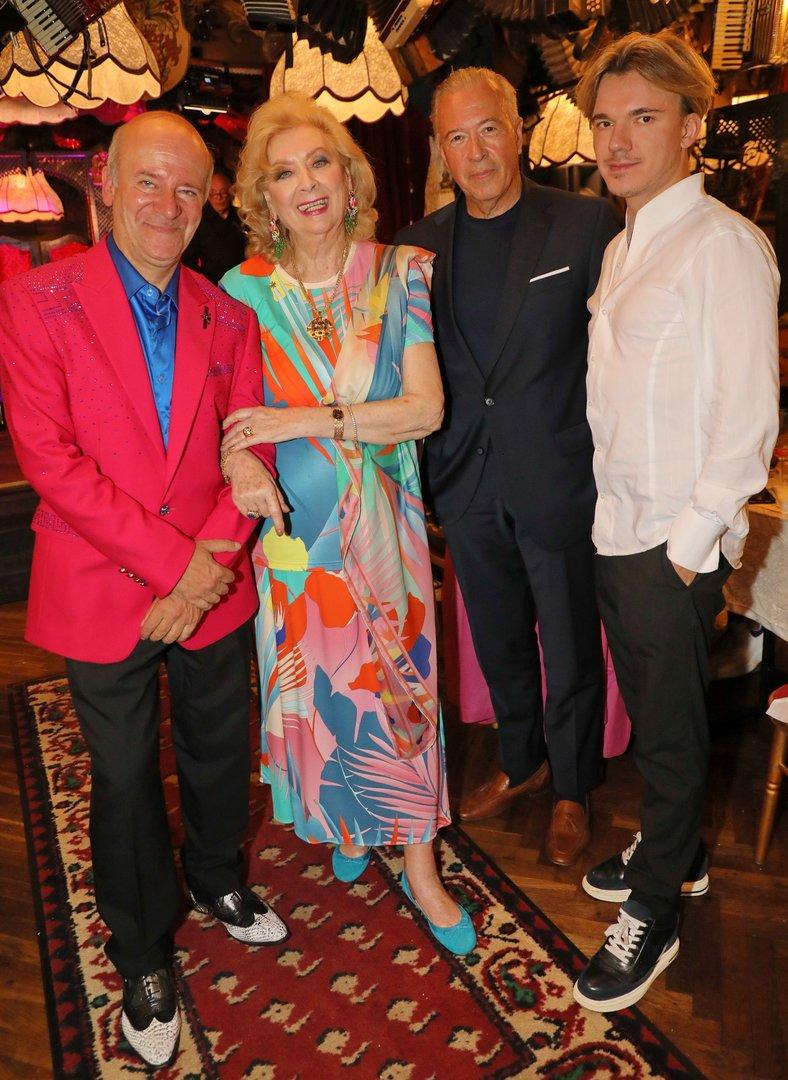 Pompöses Geburtstagsfest: Warum sich Birgit Sarata wie 42+ anfühlt | Kurier