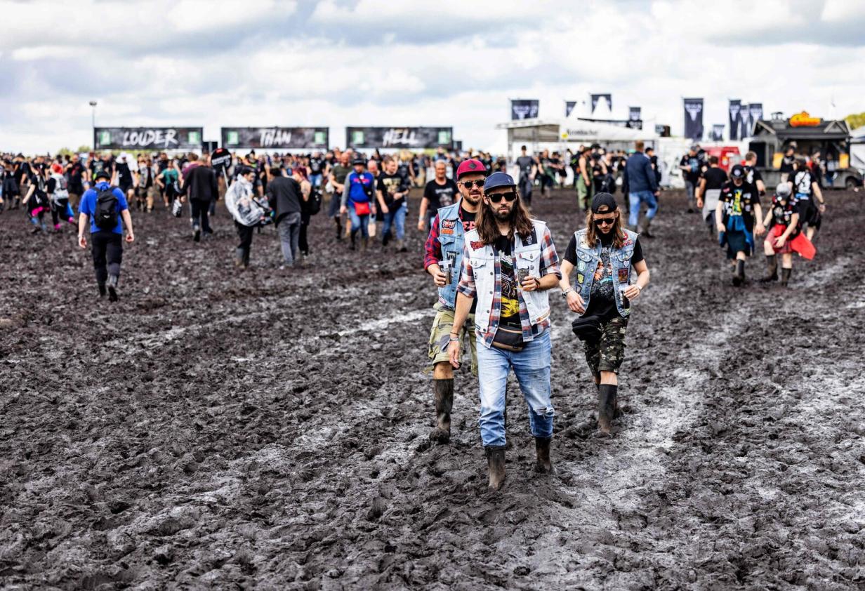 Wacken 2025: Metalfestival kämpft mit dem Schlamm | Kurier