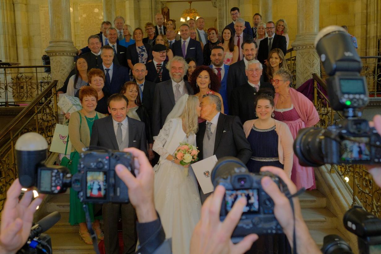 Riesen-Medienrummel bei Hochzeit von Richard Lugner: Er hat Ja gesagt ...