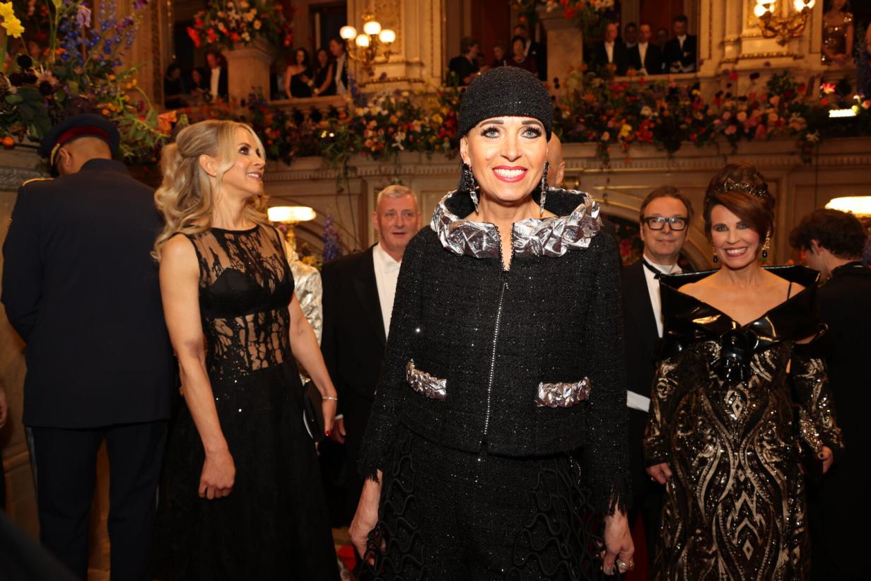 Opernball: Die schönsten Fotos der Stars und Outfits - und einige Mode ...