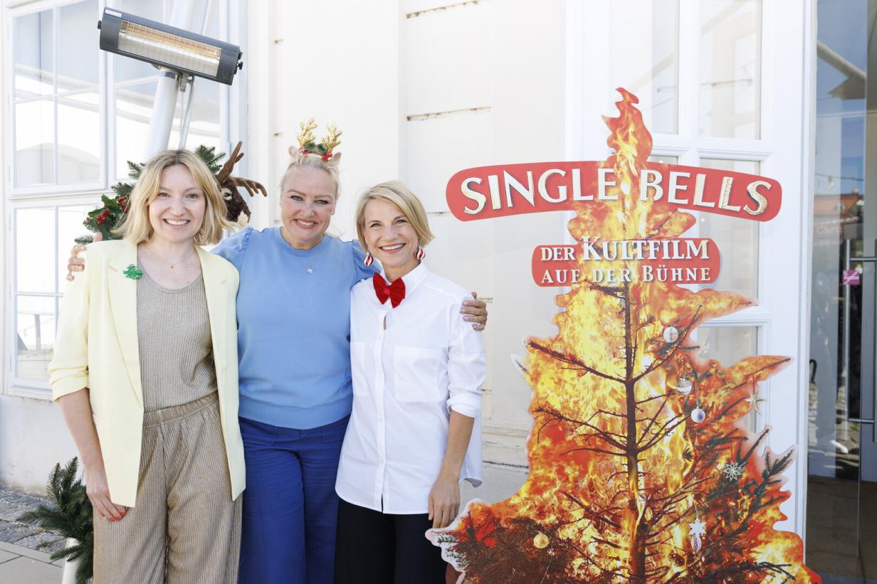 Diese Stars bringen den Kultfilm "Single Bells" auf die Bühne | Kurier