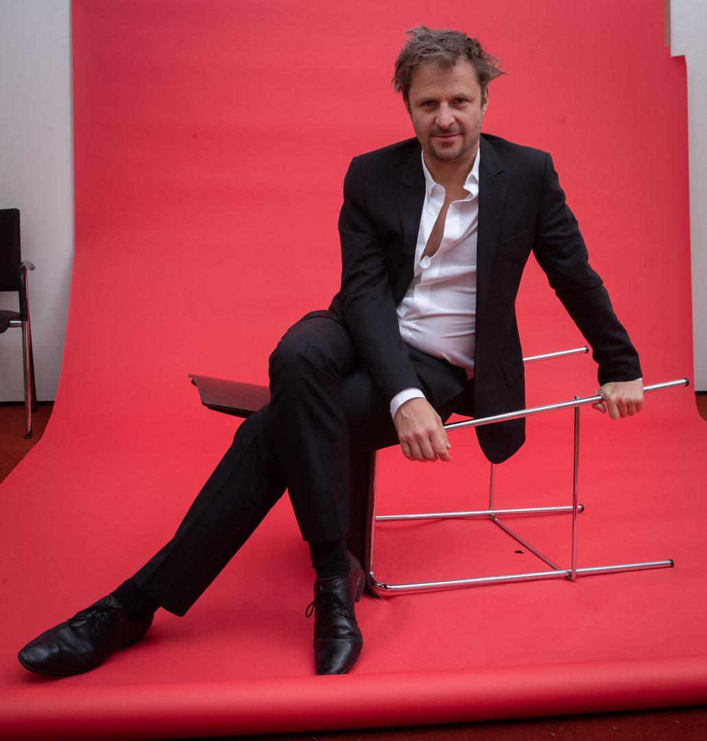 Philipp Hochmair: Auf der Suche nach dem wahren Ich | Kurier