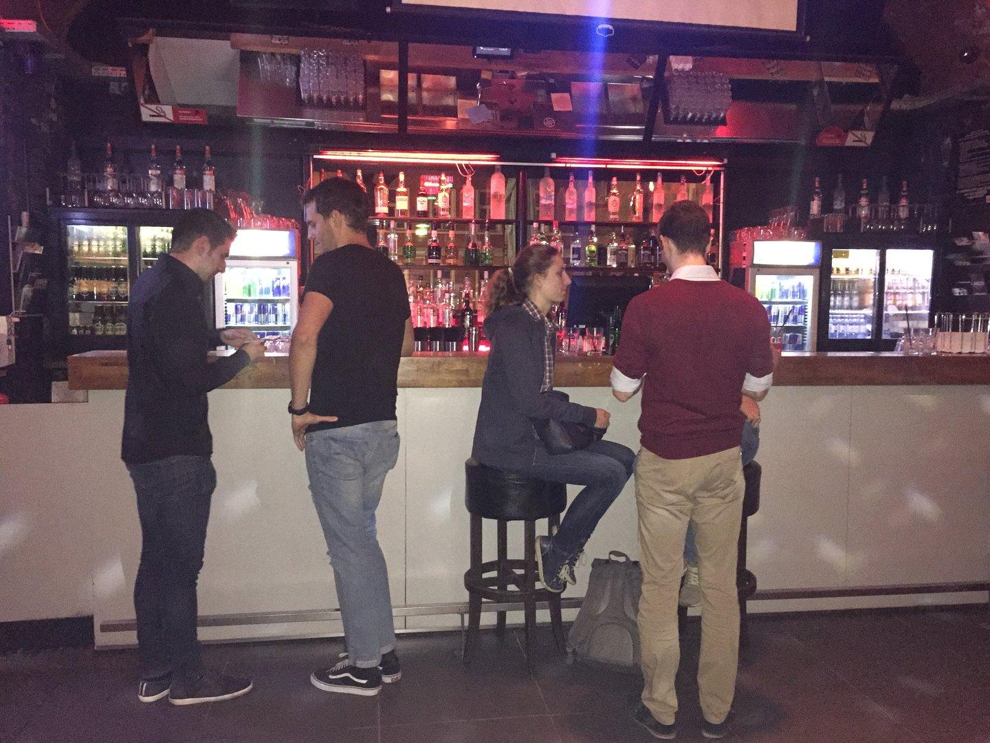 "Loco Bar" ist pleite: "Wohin sollen wir nun vorglühen gehen?" | Kurier