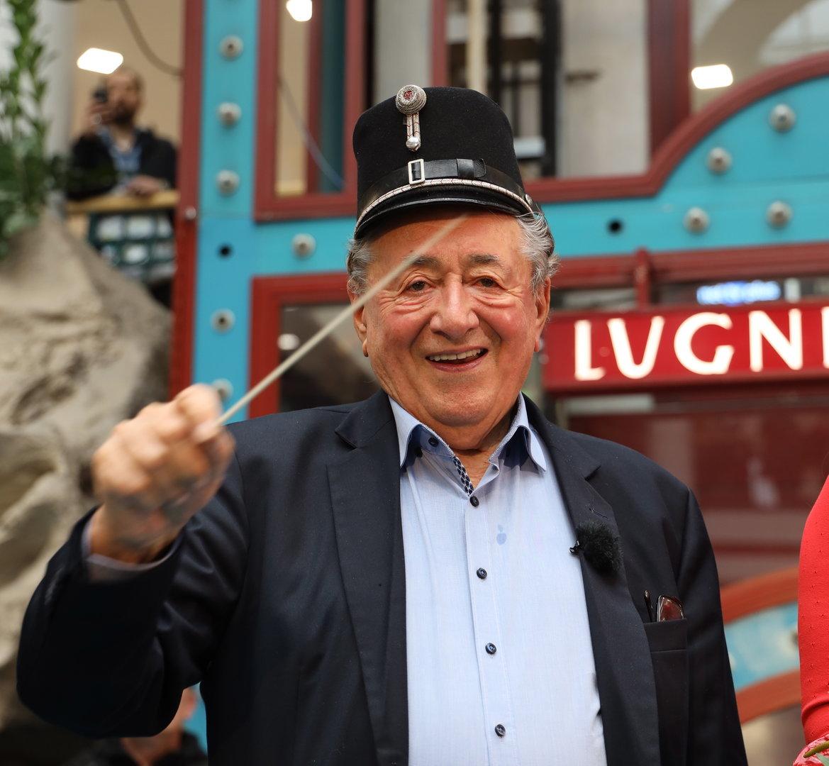 Richard Lugner ist tot: Unternehmer und Übertreiber, Baulöwe und ...