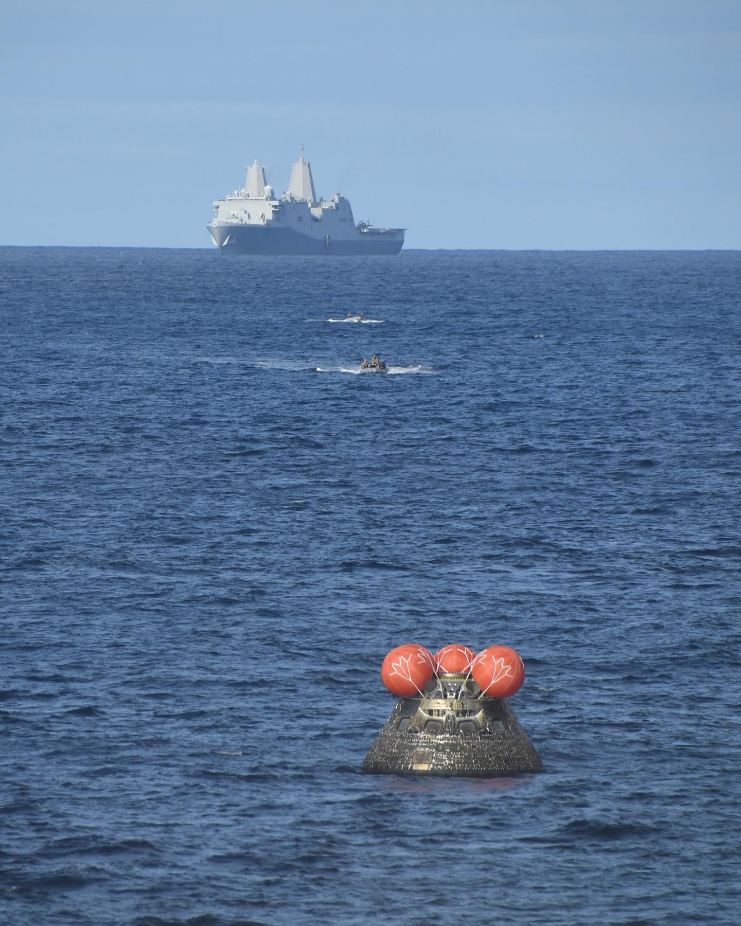 Zum Mond und zurück: Artemis-Raumschiff ist auf der Erde gelandet | Kurier