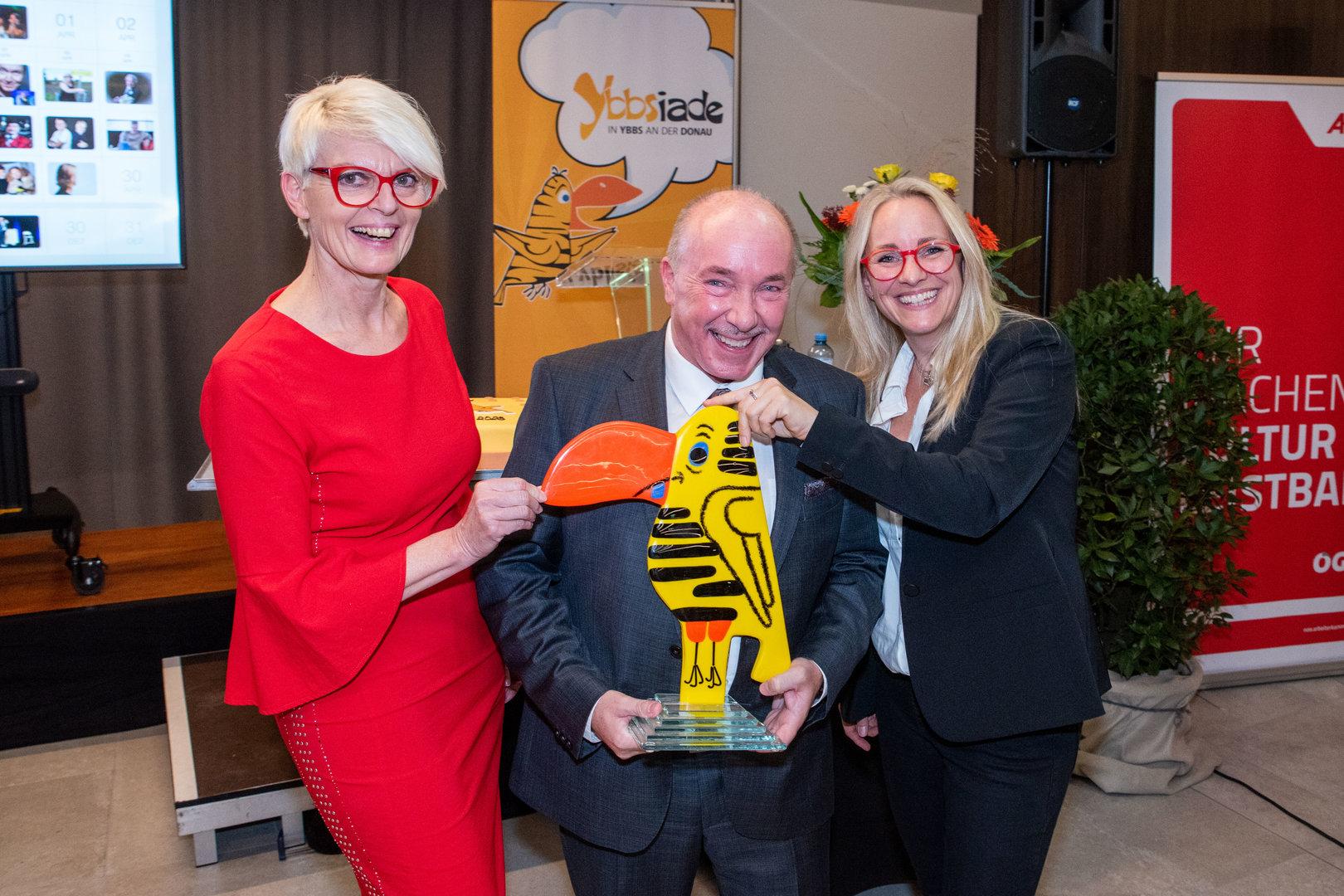 Die Dompteurin der Spaßvögel | Kurier