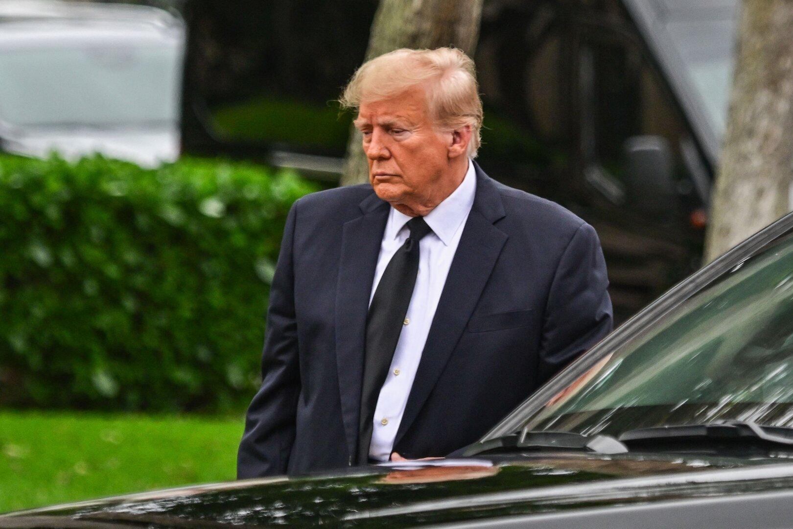 Melania Trump beerdigte ihre Mutter - Donald Trump war dabei | Kurier
