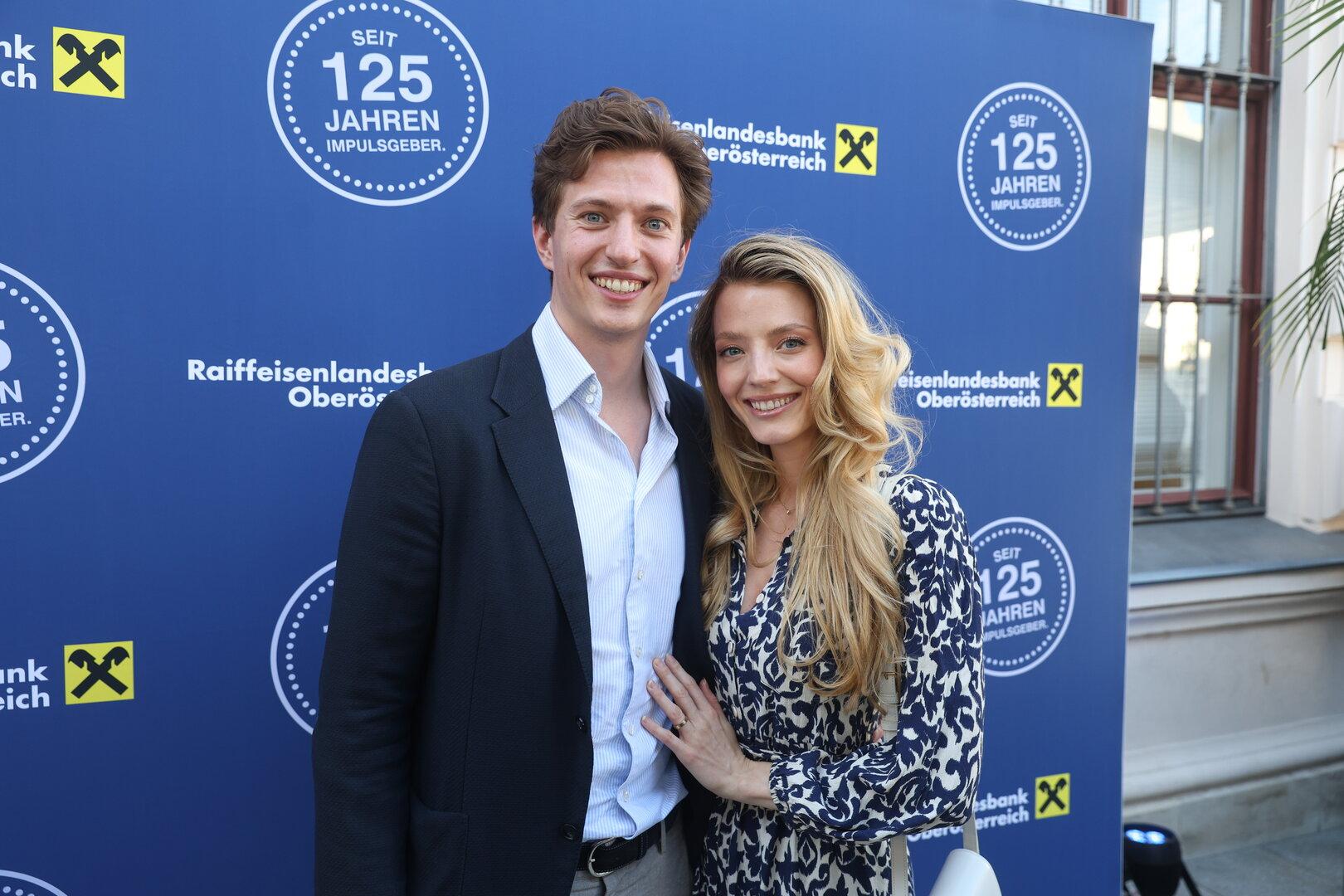 Sommerfest: Raiffeisenlandesbank OÖ feiert Jubiläum bei Kaiserwetter | Kurier