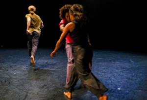 Sicht-, hör- und spürbar getanzte Ängste | Kurier