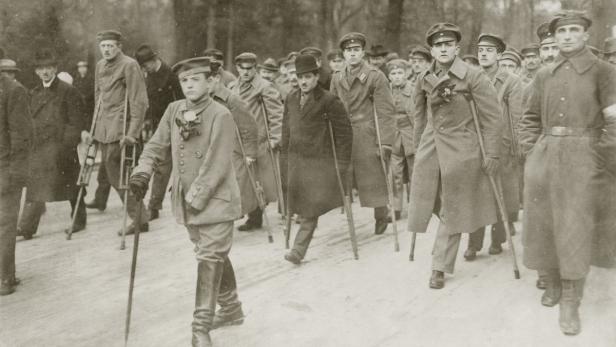 Als aus Männern Kinder wurden | Kurier