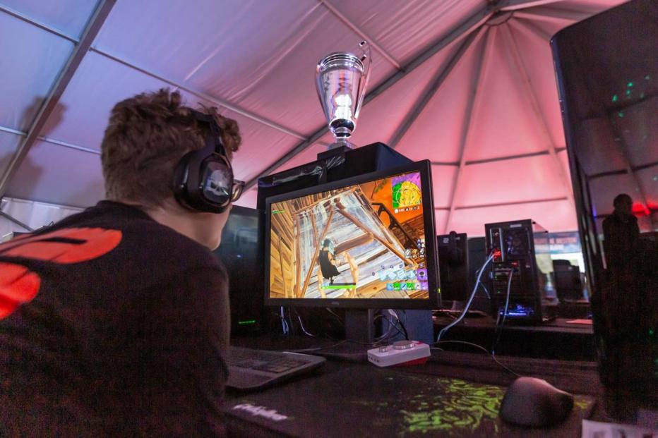 Gemeinsam Zocken Europas Größtes Fortnite Turnier In Wien