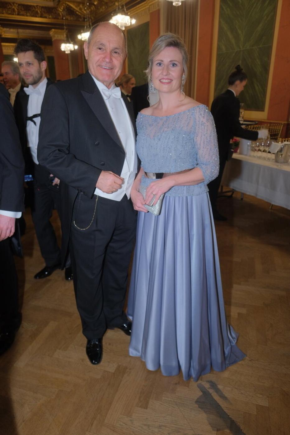 Neuer Dirigent für die Philharmonikerball-Eröffnung: Alexander Soddy ...