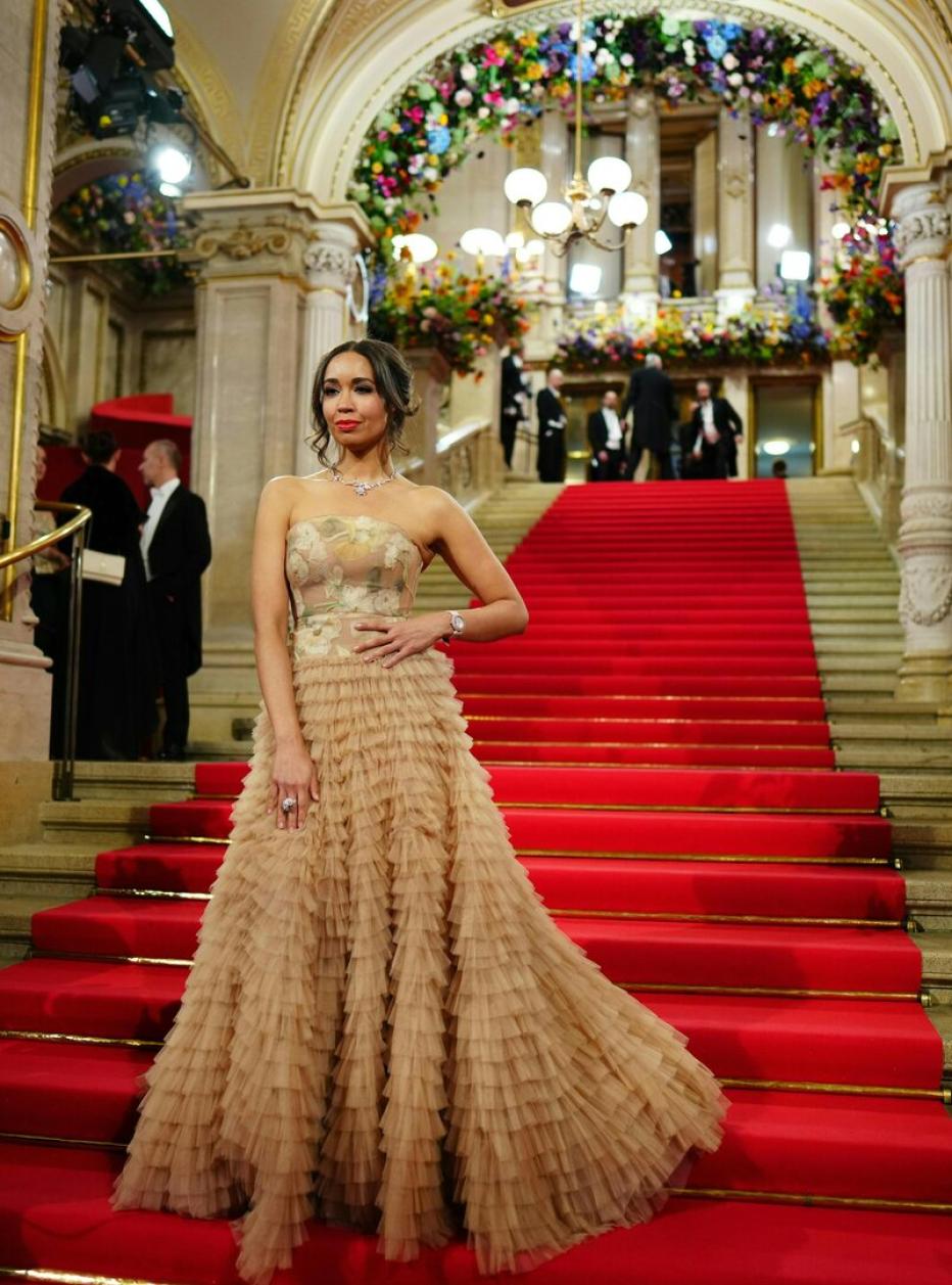 Opernball: Die schönsten Fotos der Stars und Outfits - und einige Mode ...