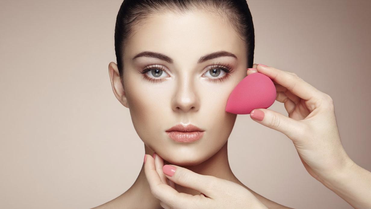 Make-up-Ei: Wie verwendet man einen Beauty Blender? | Kurier