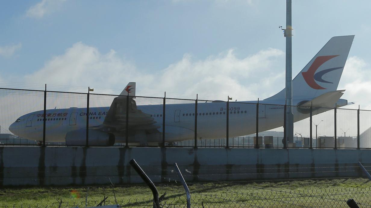 Flugzeug der China Eastern musste wegen Loch in Triebwerkshülle ...