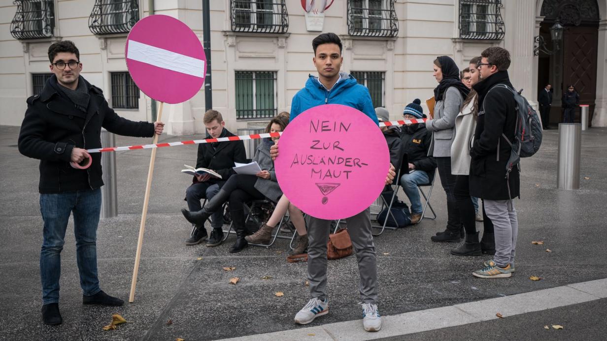 Neos-Studenten protestieren gegen EU-Zugangsbeschränkungen