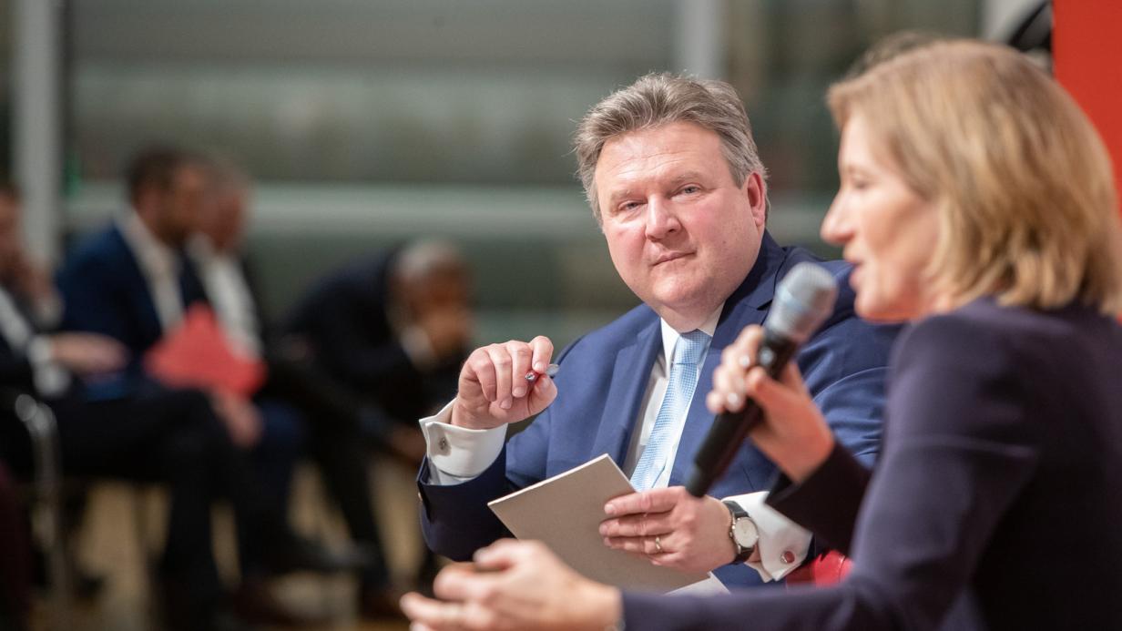 KURIER-Gespräch: Ein Ordner voller Anregungen für Michael Ludwig | Kurier