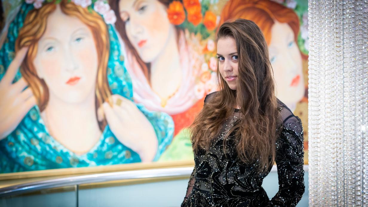 Warum "Vorstadtweib" Alina Schaller vom Weltall fasziniert ist | Kurier