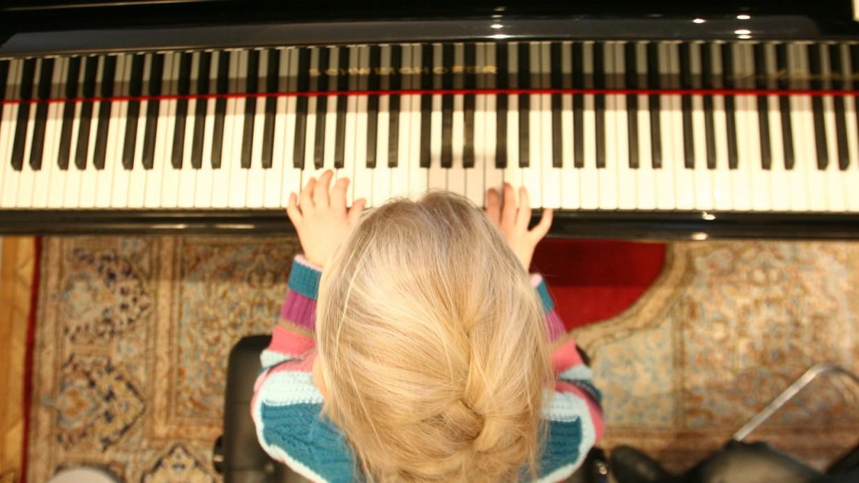 Das moderne Wunderkind am Klavier | Kurier