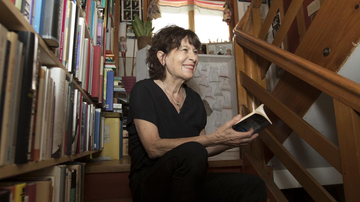 Monika Helfer über ihren Bruder: Geliebter Schmähtandler | Kurier