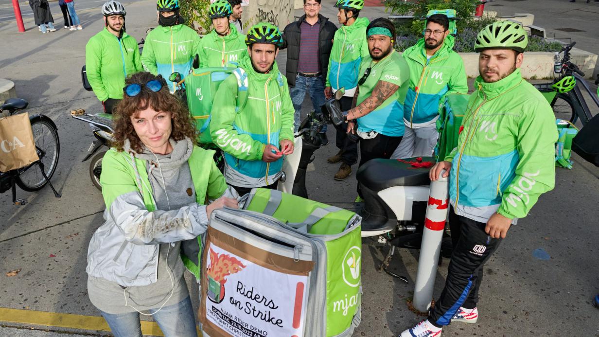 Mjam-Lieferanten protestieren gegen Arbeitsbedingungen | Kurier