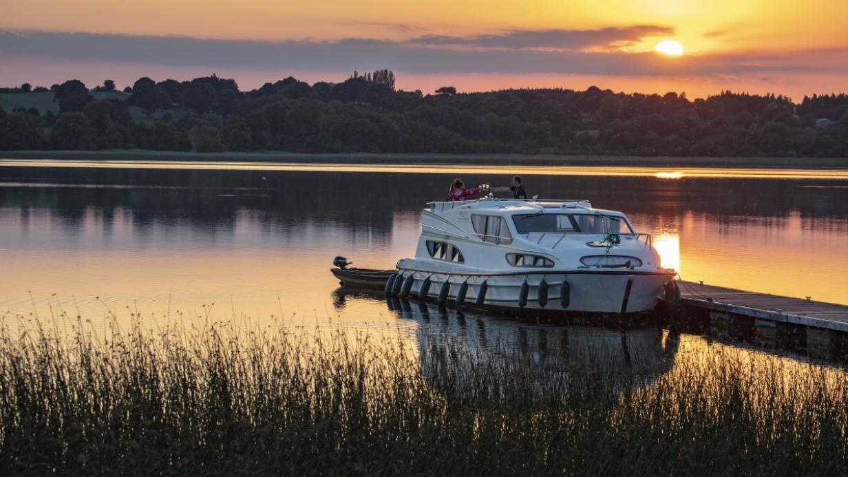 Geniale Urlaubsidee: Mit dem Hausboot durch Irland | Kurier