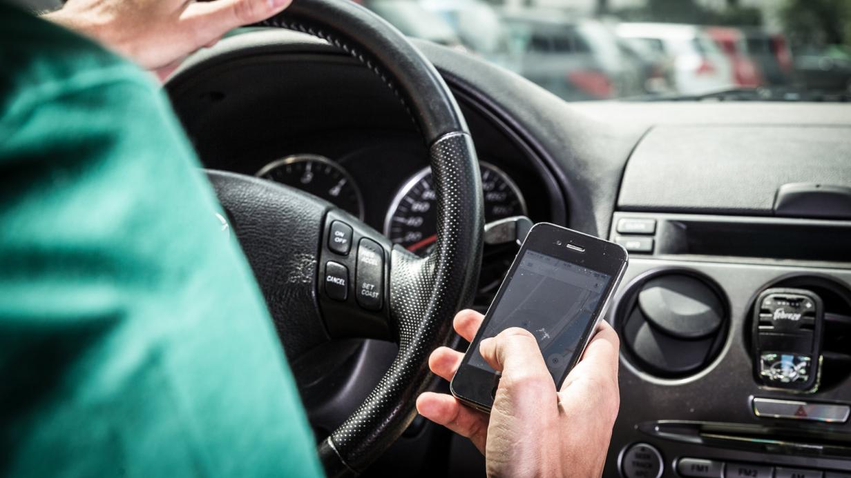 Handy am Steuer: Ablenkung ist häufigste Ursache tödlicher Unfälle | Kurier