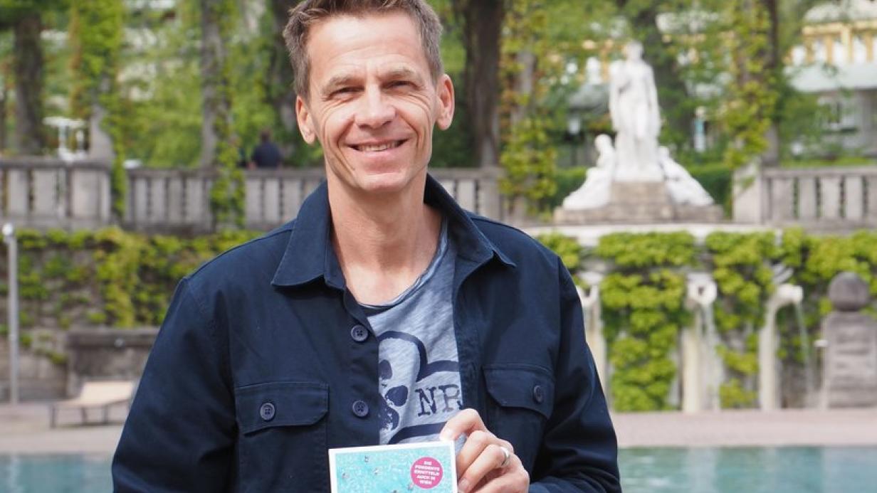 Neuer Kriminalroman: Mörderisches Badeerlebnis in Bad Vöslau | Kurier