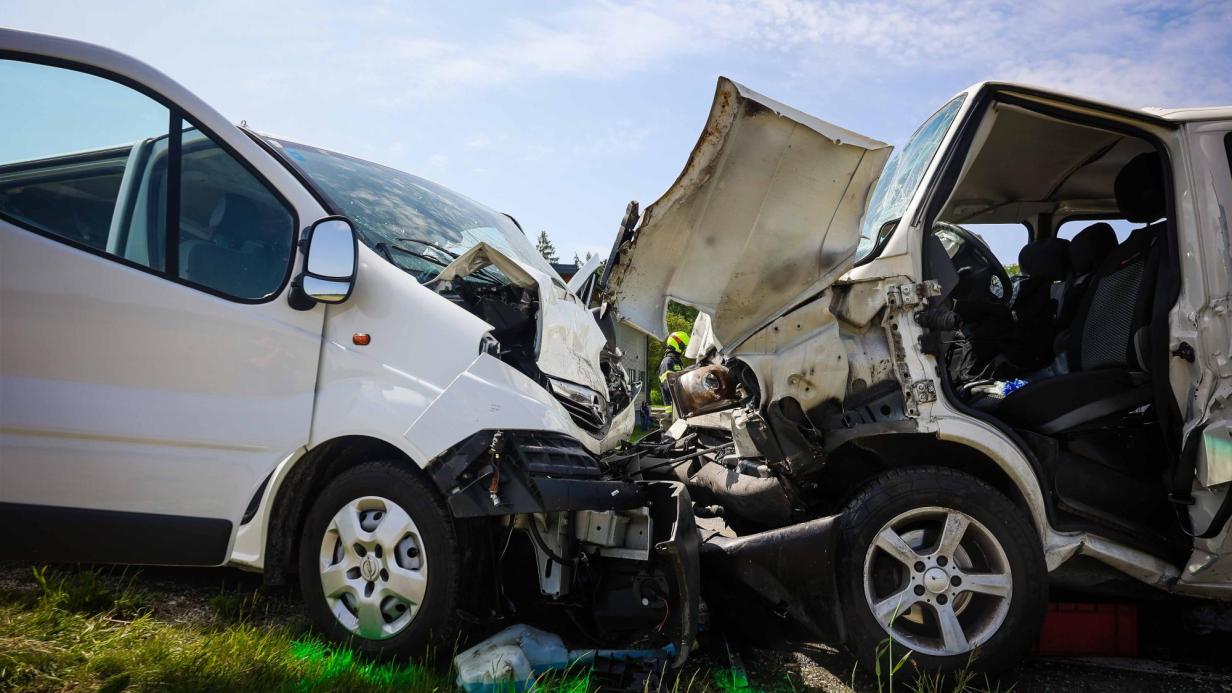 Ein Toter und mehrere Schwerverletzte bei Autounfall in Oberösterreich ...