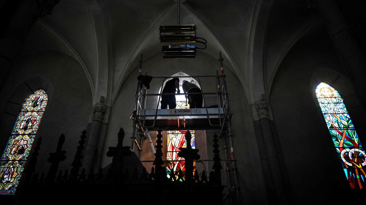 "Wiedergutmachung": Kirchenfenster eines pädophilen Priesters entfernt ...