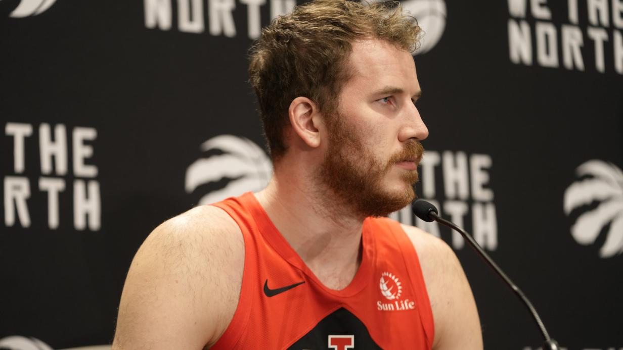 Double-Double von Basketball-Star Jakob Pöltl bei Toronto-Niederlage ...