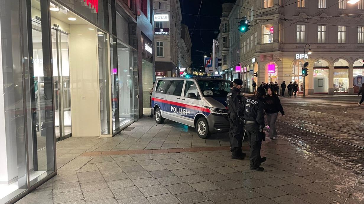 Halloween in Linz ohne Krawalle, aber ein Auto abgefackelt | Kurier