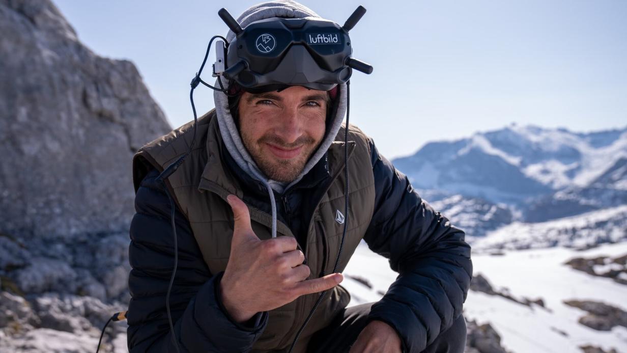 Drohnenbilder aus Kitzbühel: Der Mann, der über die Streif fliegt | Kurier