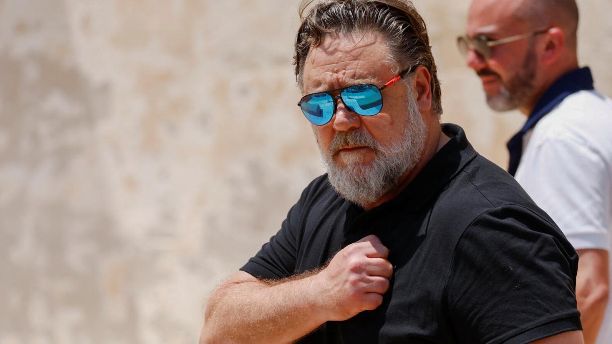 Russell Crowe: Beide Beine gebrochen | Kurier