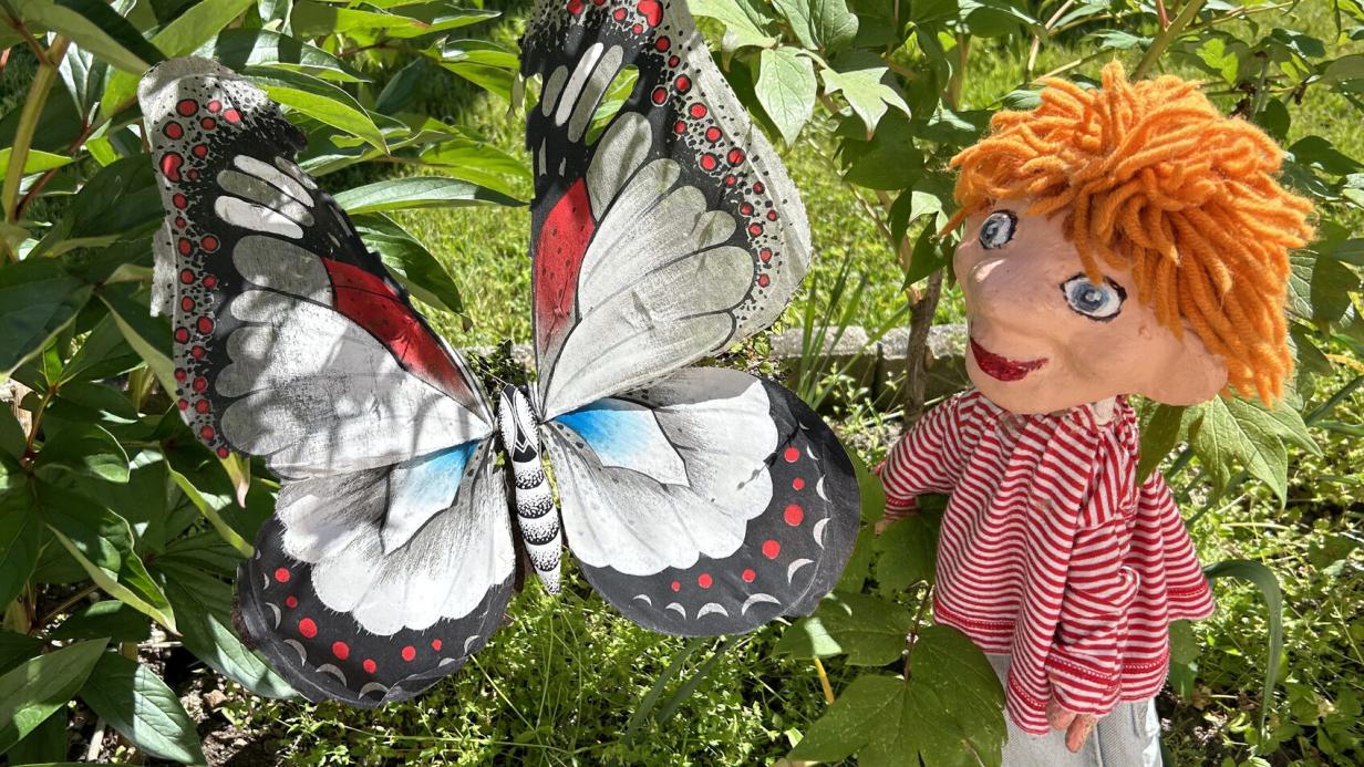 Seppy redet mit einer Raupe und stellt fest: Leben ist Veränderung | Kurier