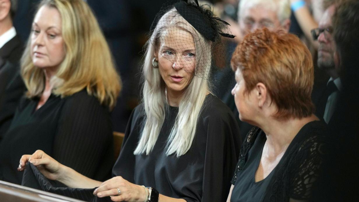 Simone Lugner über Trauerfeier: "War auf eine emotionale Art wirklich ...