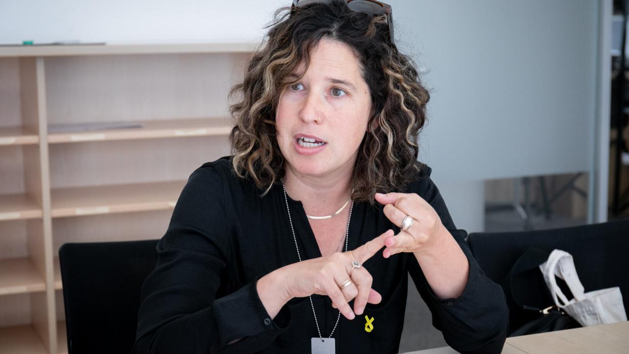 Schwägerin von Hamas-Geisel Tal Shoham im Interview | Kurier