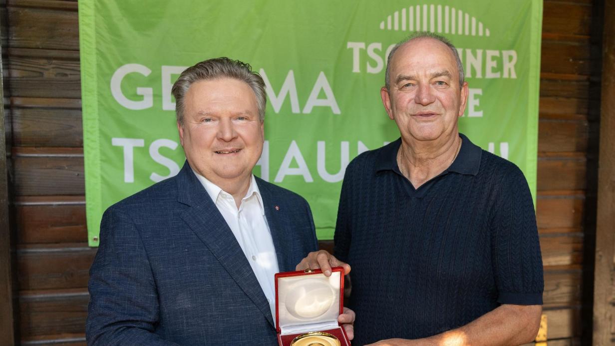 Michael Ludwig: Goldige Ehrung für Herbert Prohaska zum 70er | Kurier