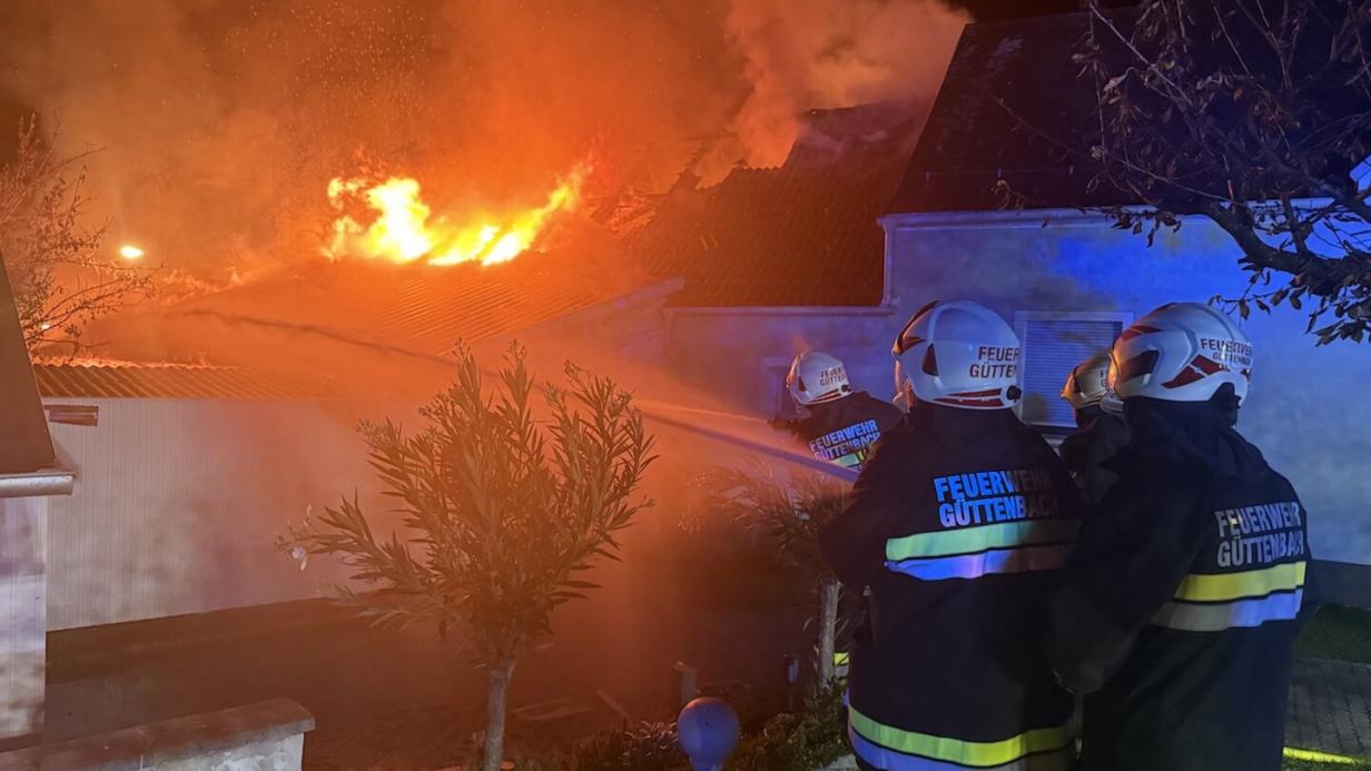 Großeinsatz im Burgenland: Ehepaar aus brennendem Haus gerettet | Kurier