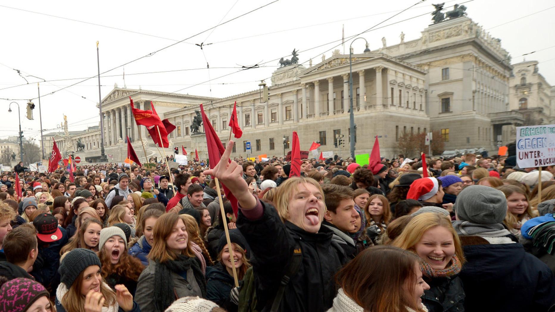 Tausende Schüler demonstrieren gegen Zentralmatura | Kurier
