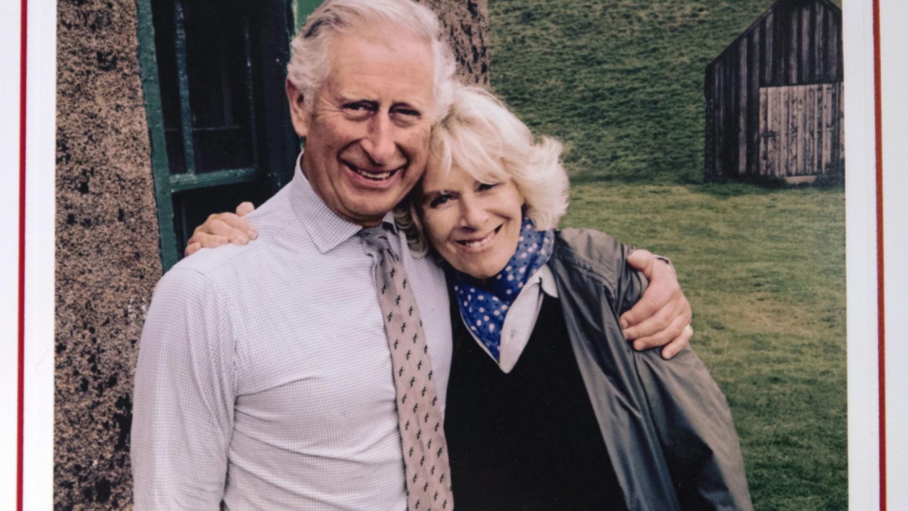 Royale Weihnachtsgrüße: Charles und Camilla locker wie selten | Kurier