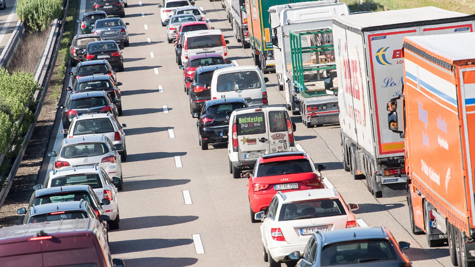 Tirol reagiert auf Verkehrslawine und verbietet Abfahren von Autobahnen ...
