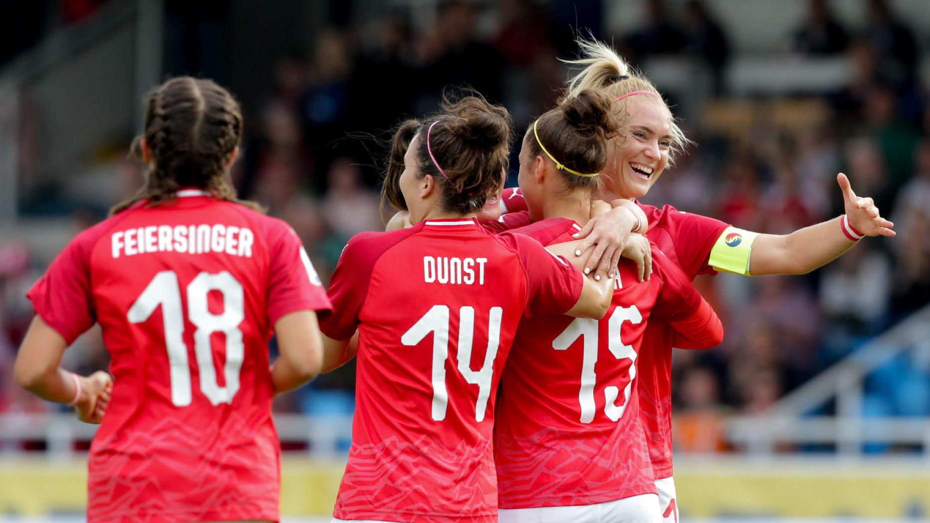 Fußball: ÖFB-Frauen nach 4:1-Sieg Zweite in der WM-Quali Fußball: ÖFB-Frauen nach 4:1-Sieg Zweite in der WM-Quali