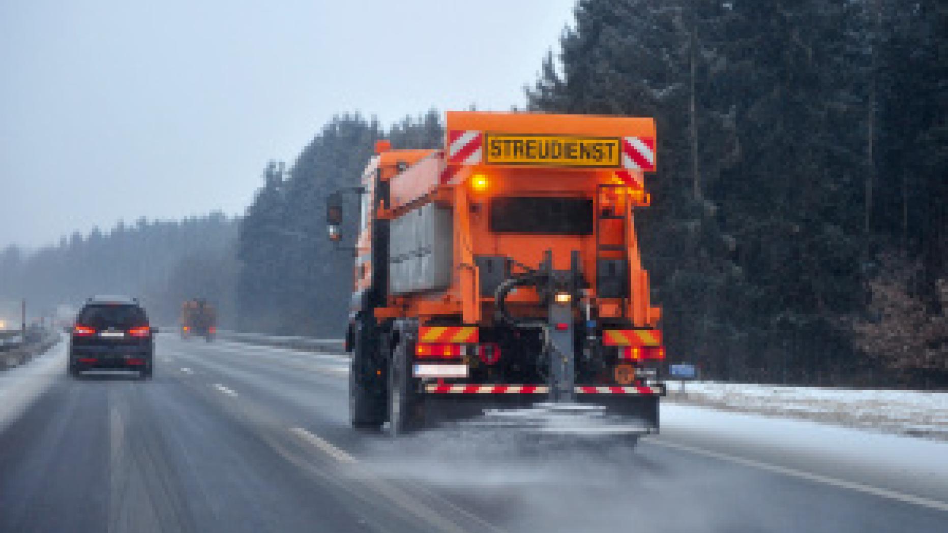 Winterwetter sorgt für Verkehrsbehinderungen auf höher gelegenen ...