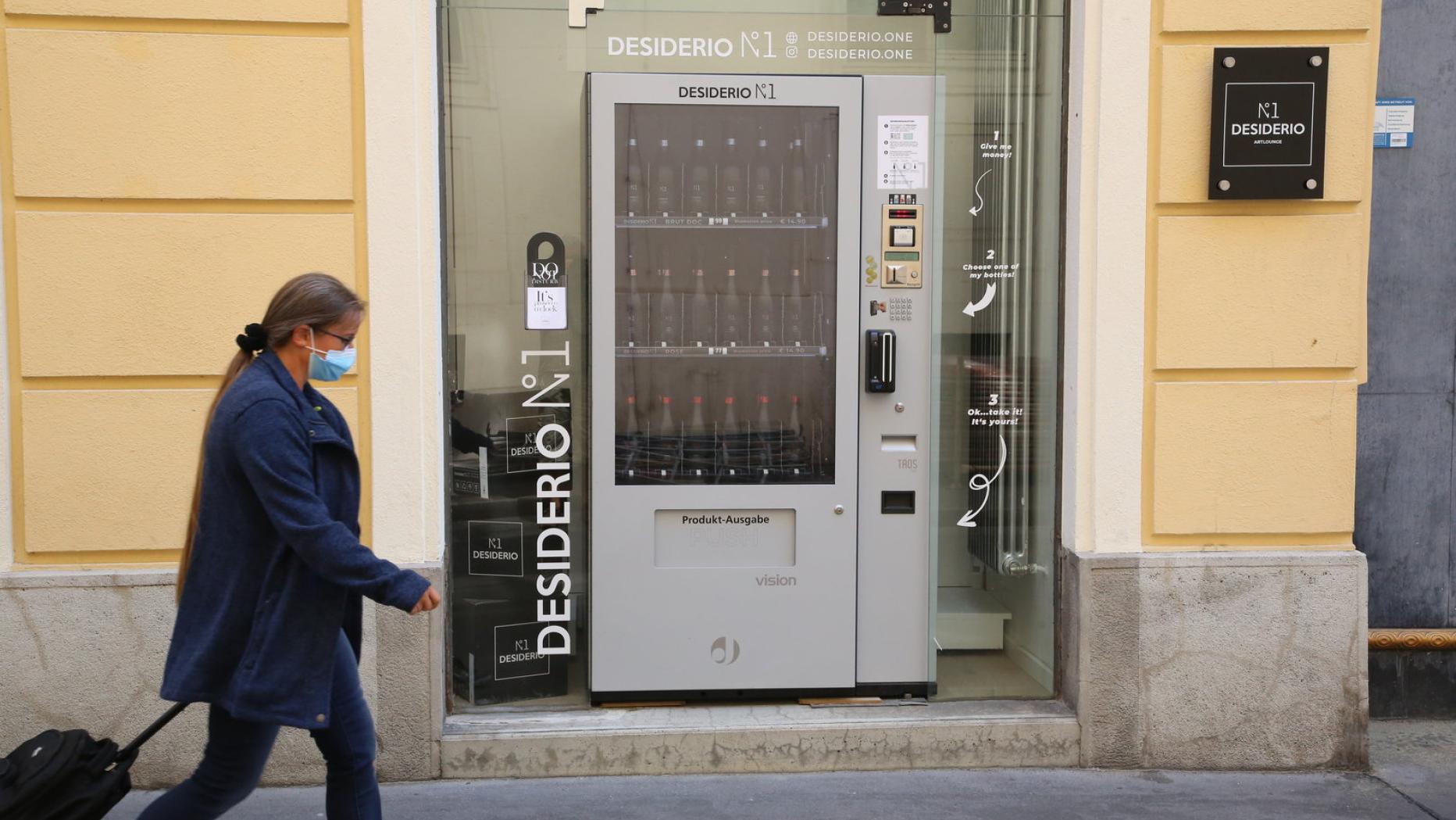 Ein Flasche Prosecco zum Herunterdrücken