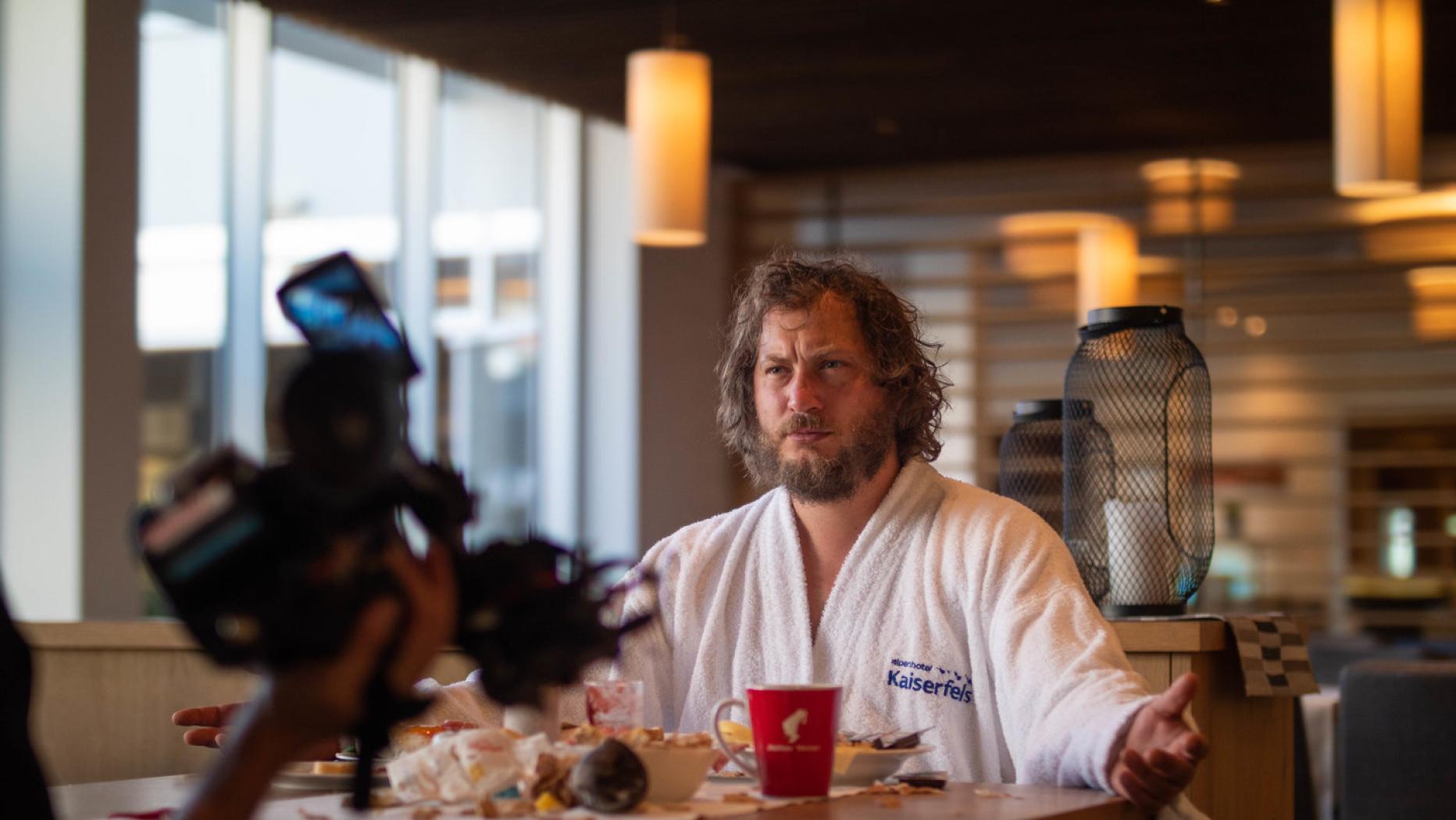 "Dave" ist zurück auf ORF1: Der Krawall-Influencer | Kurier