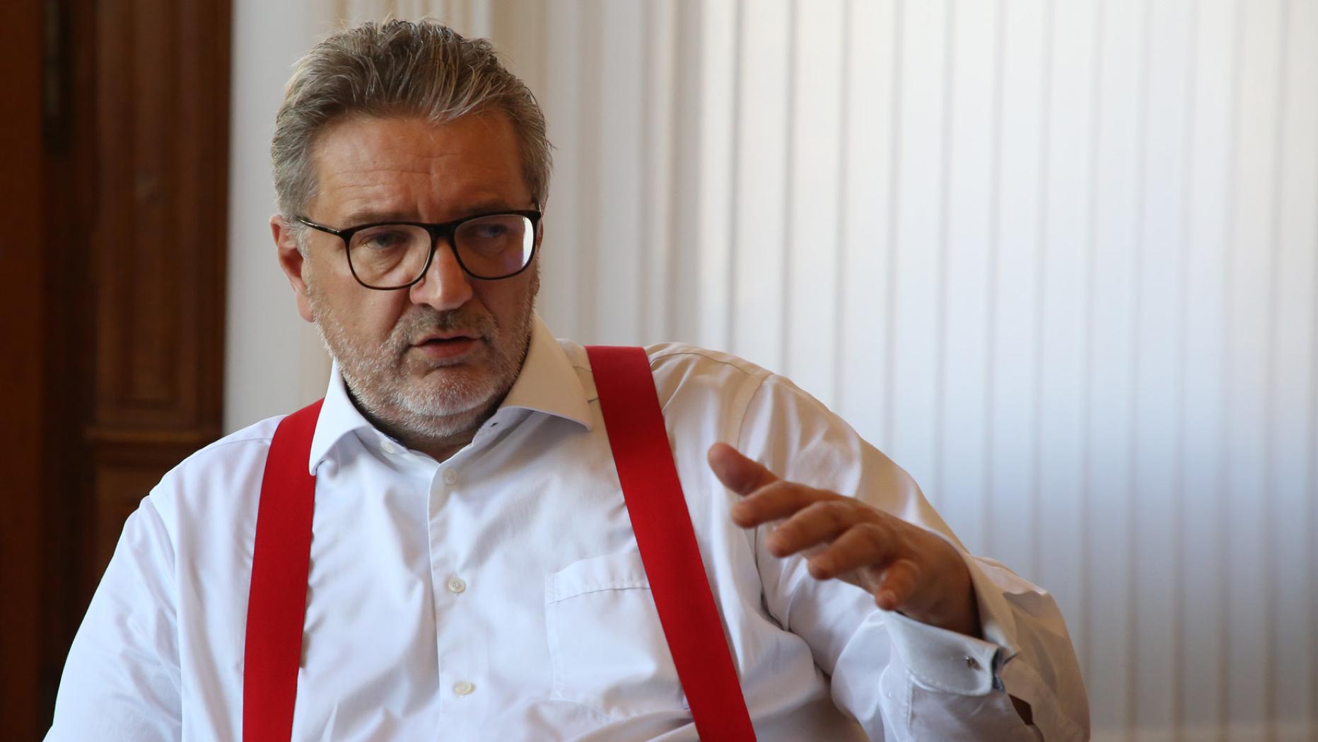 Peter Hacker: "Der erfundene Impf-Wettstreit nervt" | Kurier